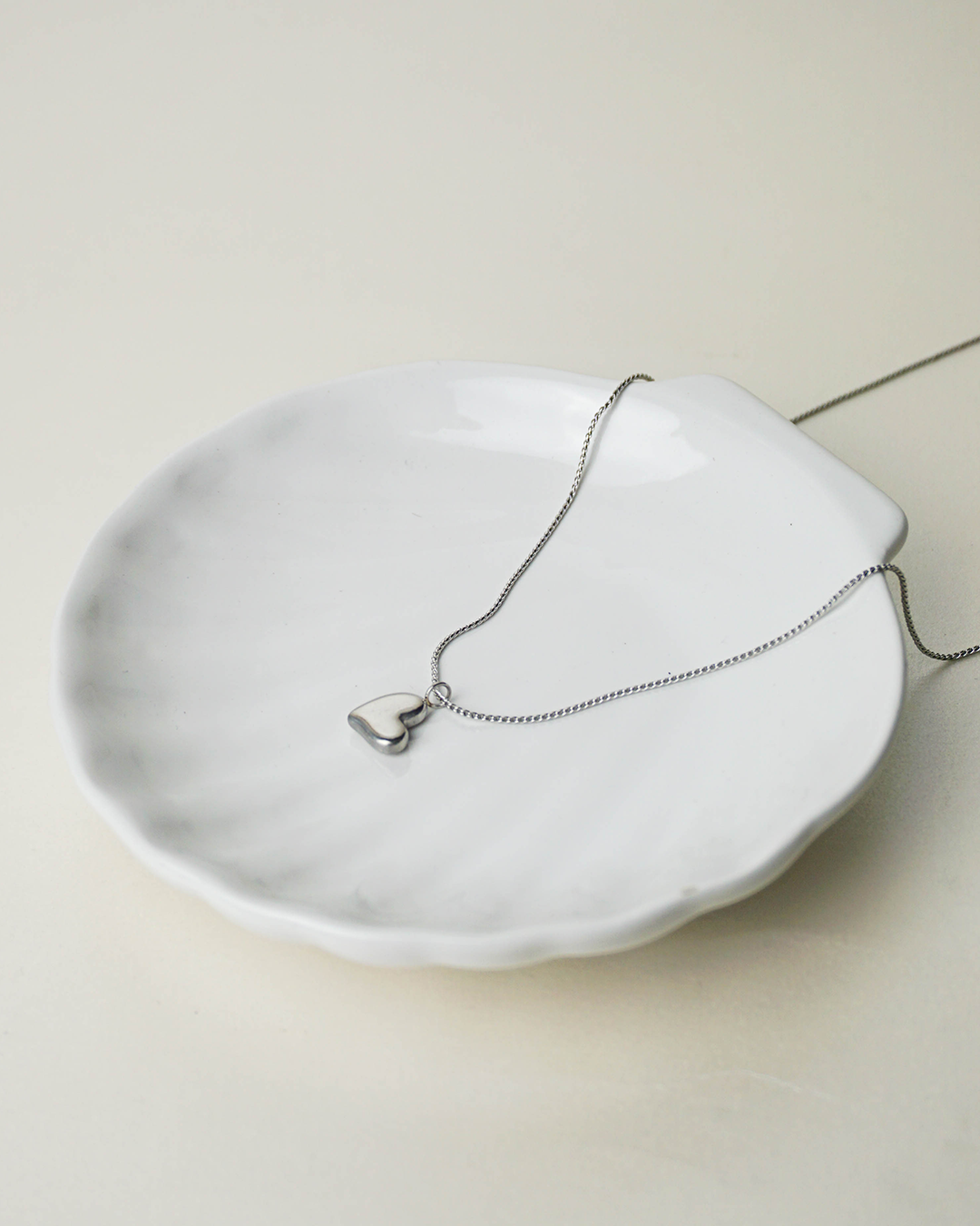 Collar Yannel Plateado – Minimal Collection